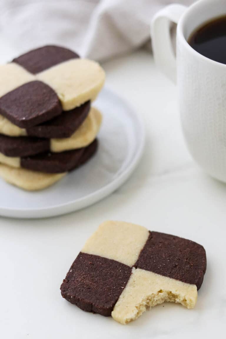 Swedish Checkerboard Cookies (Schackrutor) - Easy Chocolate & Vanilla ...
